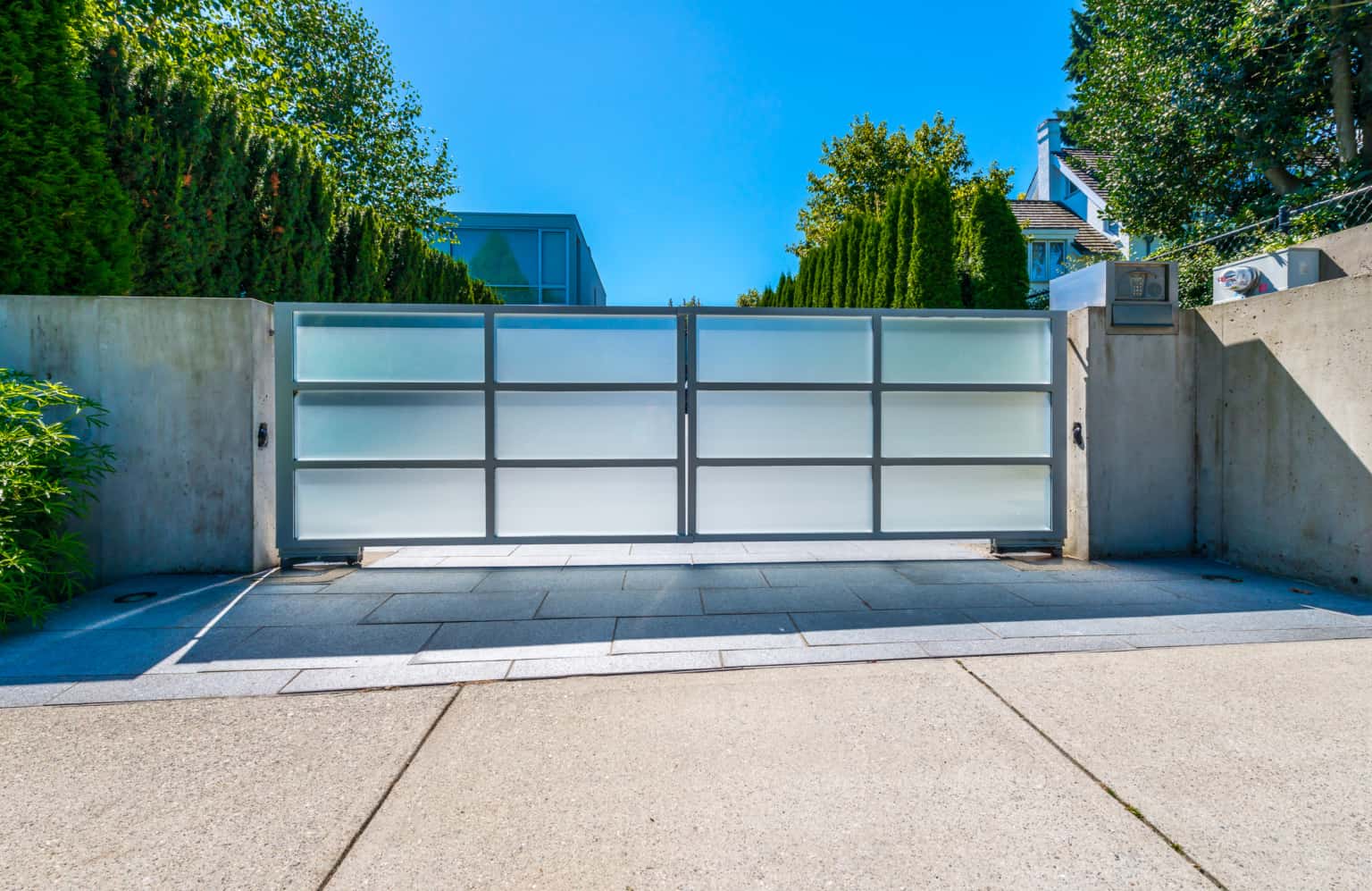 The Pros and Cons of Automatic Gate Design DIY Projects - Bay Area ...